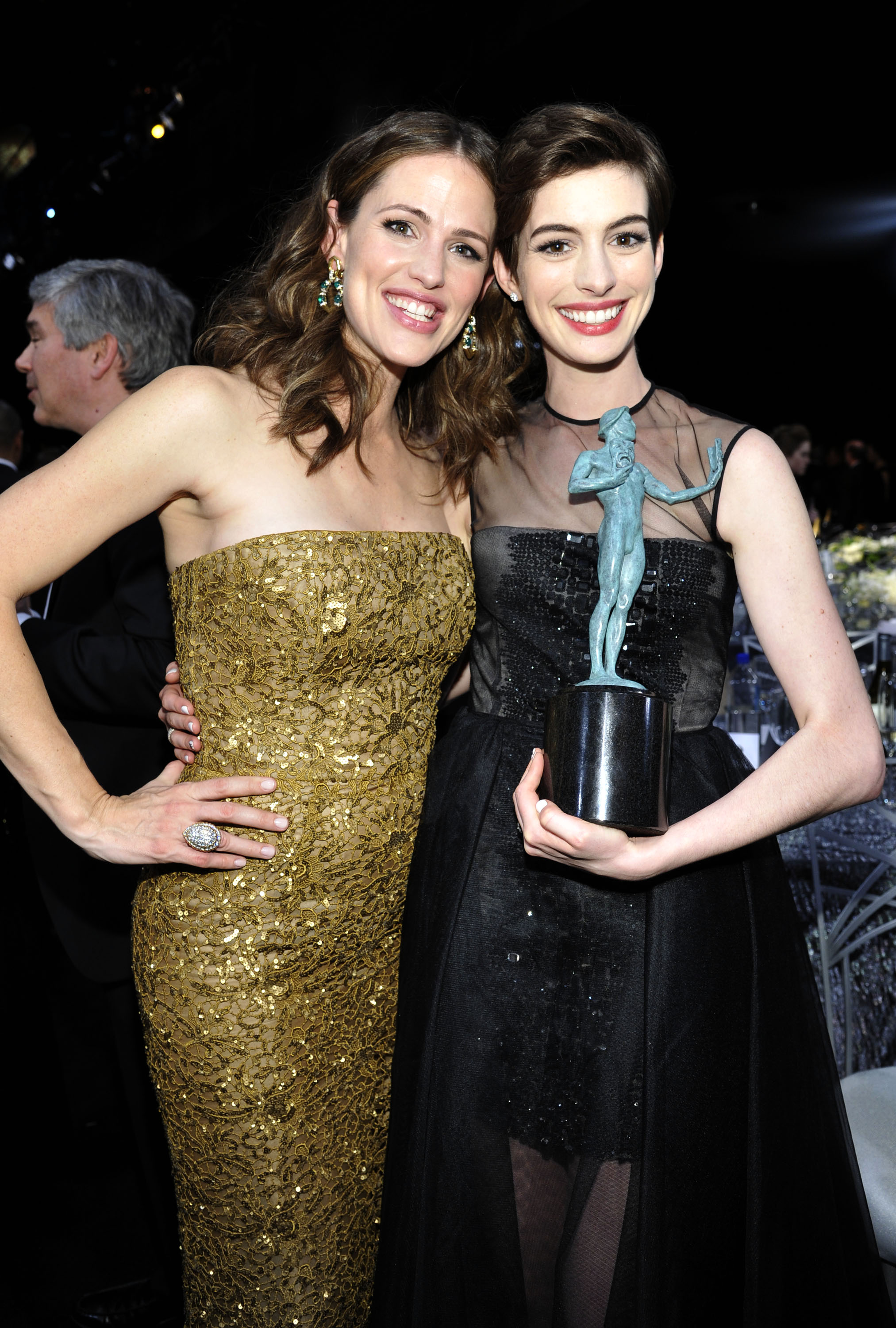 Jennifer Garner Met Up With Winner Anne Hathaway At The Sag Awards Ben Affleck And Jennifer
