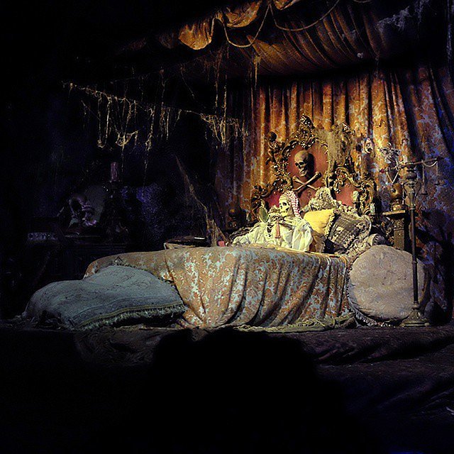 Real human skeletons were used as props when Pirates of the Caribbean ... Real human skeletons were used as props when Pirates of the Caribbean ...
