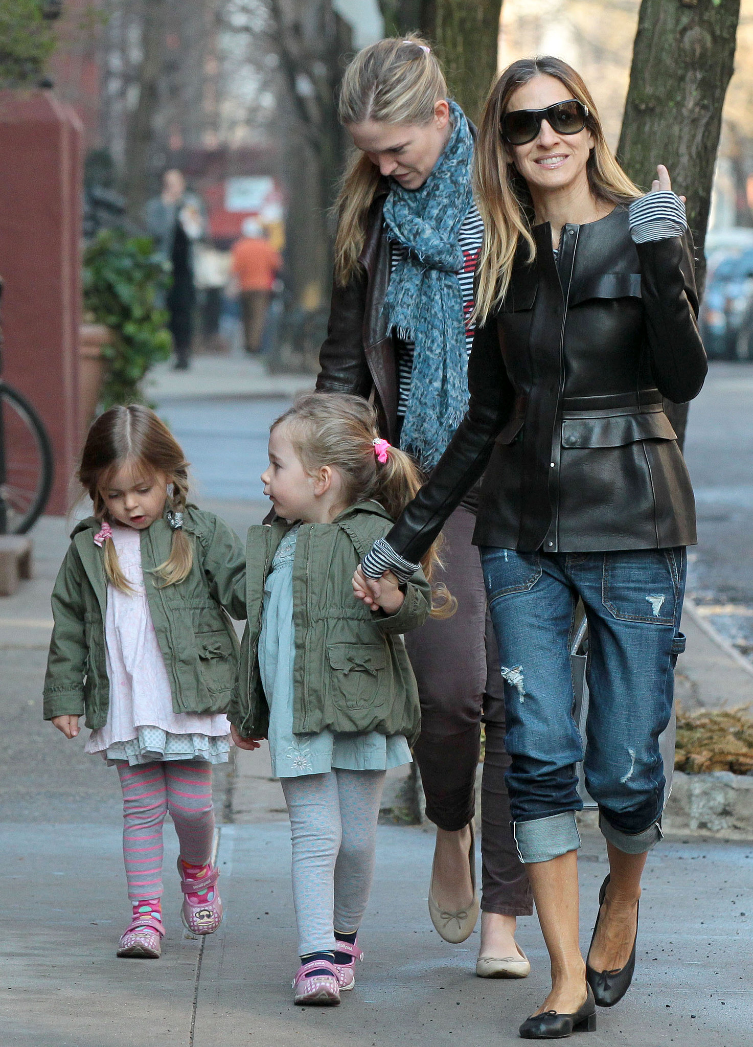 Sarah Jessica Parker took her twin daughters, Tabitha and Loretta, on ...