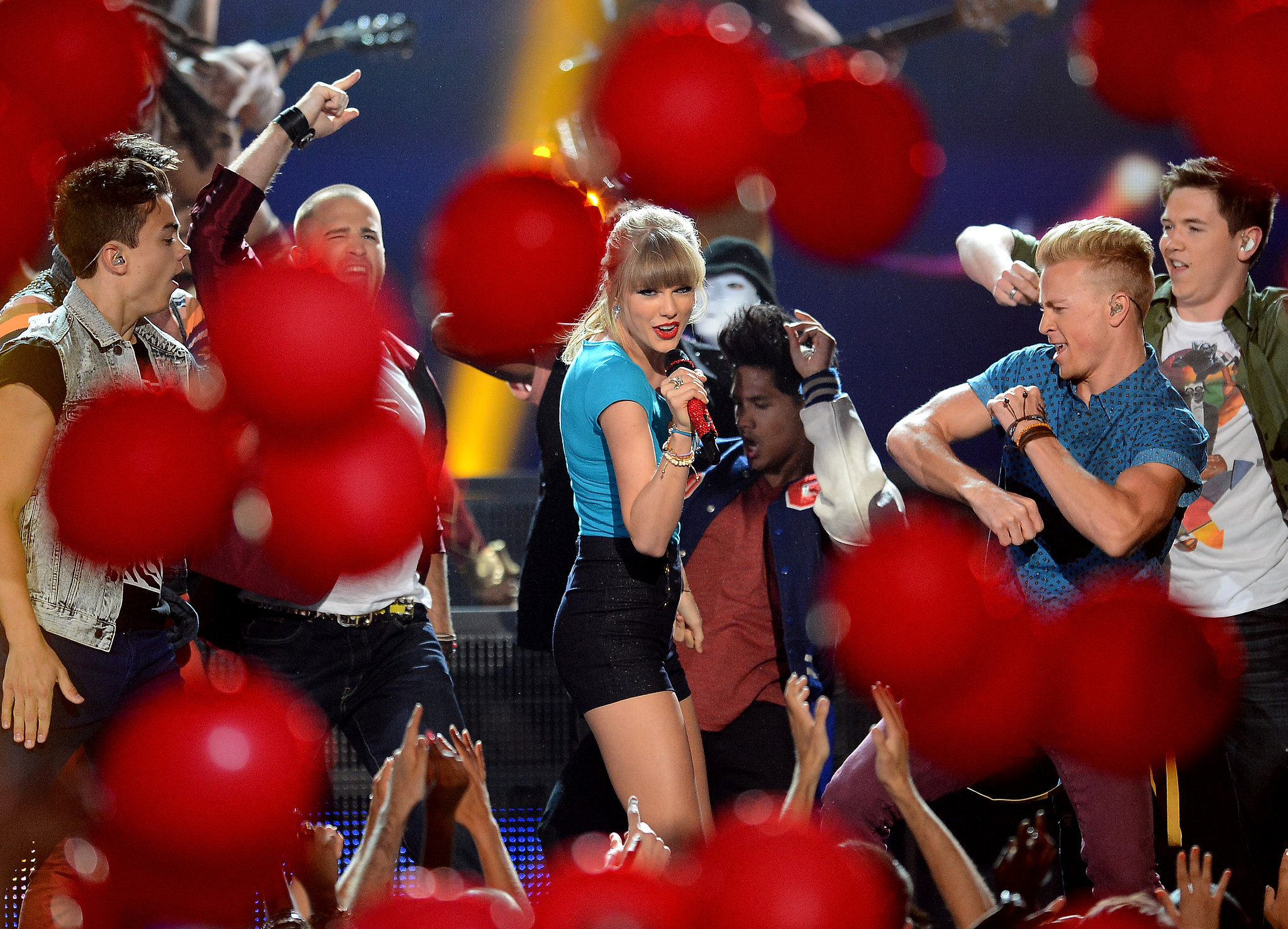 Balloons filled the air during Taylor Swift's performance of "22 ...
