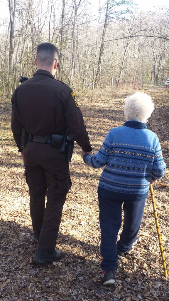 Police Officers Help Woman With Dementia | POPSUGAR Smart Living